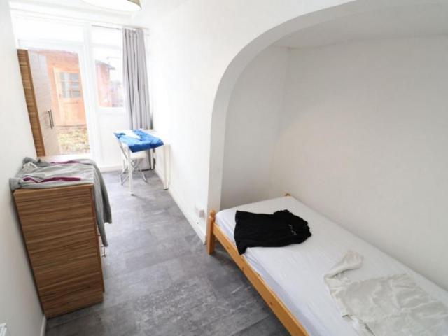 5 Bedroom Shared Living/roommate London London LS90559551
