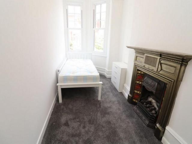 5 Bedroom Shared Living/roommate London London LS90559567