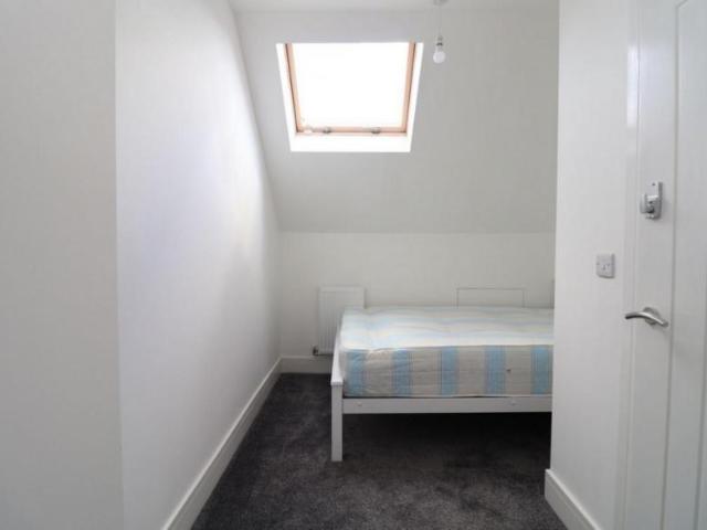 5 Bedroom Shared Living/roommate London London LS90559645
