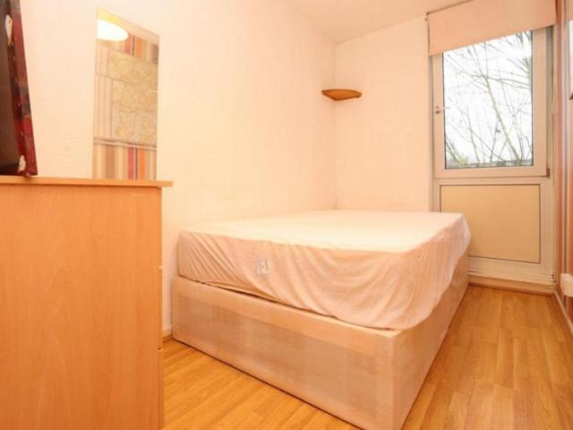 5 Bedroom Shared Living/roommate London London LS90559660