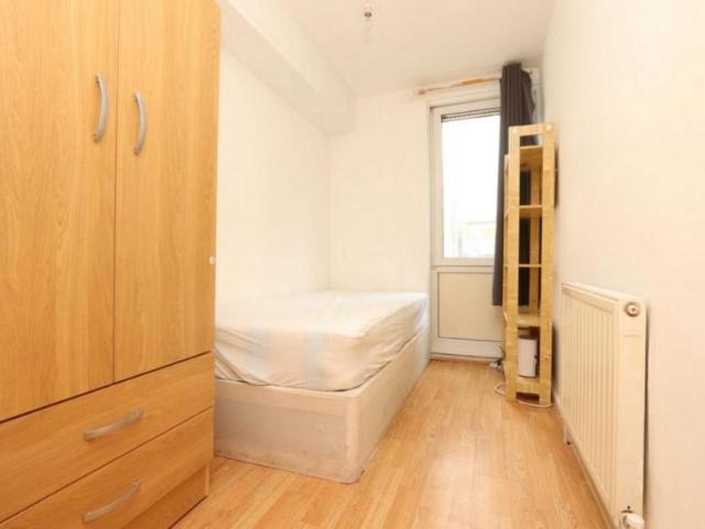 5 Bedroom Shared Living/roommate London London LS90559603