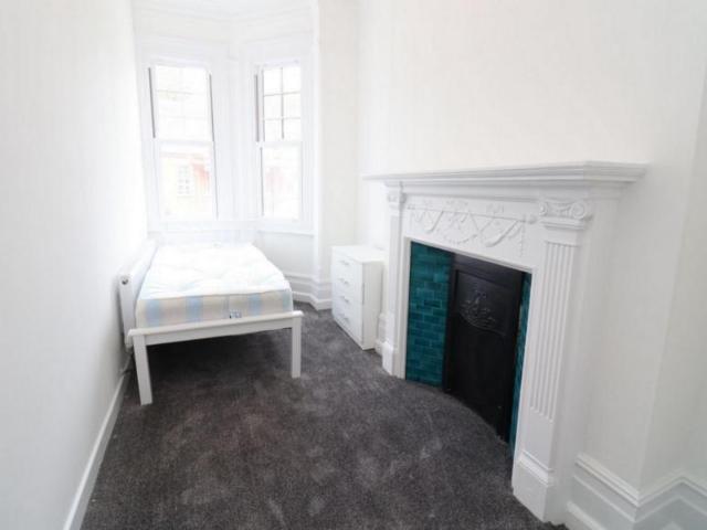 5 Bedroom Shared Living/roommate London London LS90559601