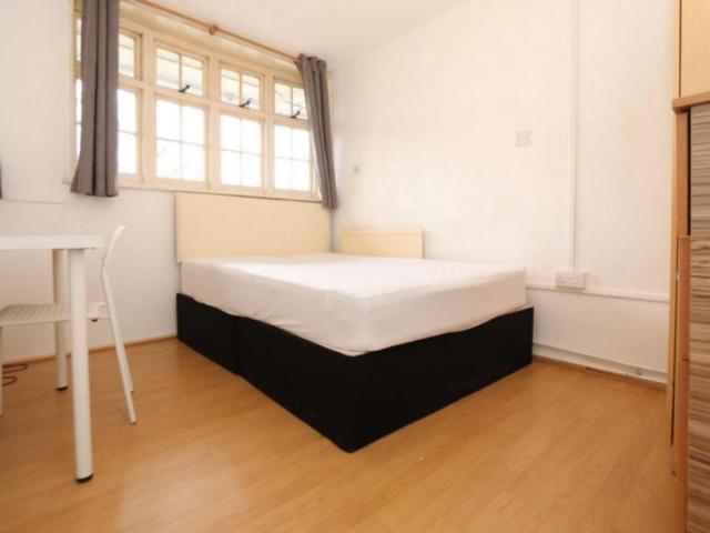 5 Bedroom Shared Living/roommate London London LS90559714
