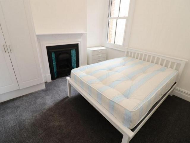 5 Bedroom Shared Living/roommate London London LS90559728