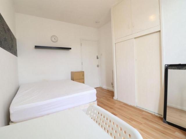 5 Bedroom Shared Living/roommate London London LS90559855