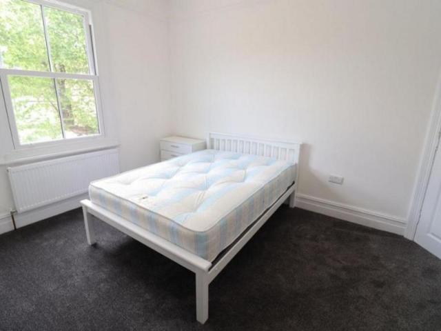 5 Bedroom Shared Living/roommate London London LS90559879