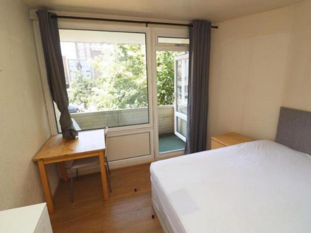 5 Bedroom Shared Living/roommate London London LS90559895