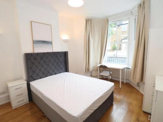 5 Bedroom Shared Living/roommate London London LS90559817