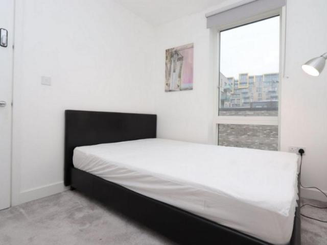 5 Bedroom Shared Living/roommate London London LS90559949