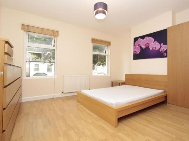 5 Bedroom Shared Living/roommate London London LS90559977