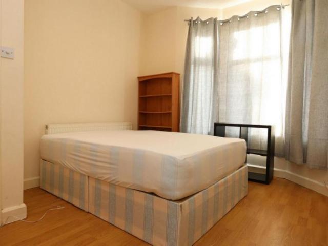 5 Bedroom Shared Living/roommate London London LS90559978
