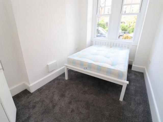 5 Bedroom Shared Living/roommate London London LS90560109