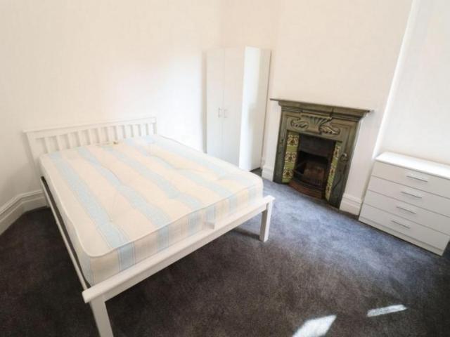 5 Bedroom Shared Living/roommate London London LS90560129