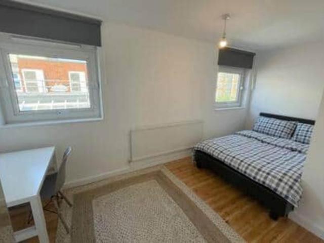 5 Bedroom Shared Living/roommate London London LS90560495