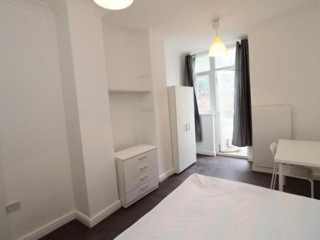 5 Bedroom Shared Living/roommate London London LS90560606