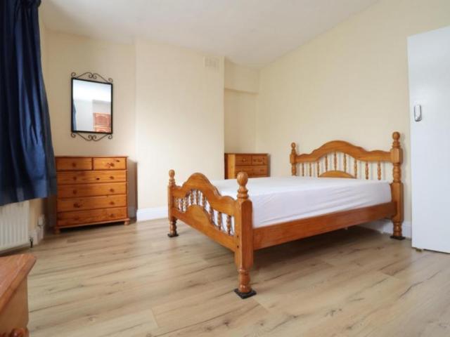 5 Bedroom Shared Living/roommate London London LS90560712