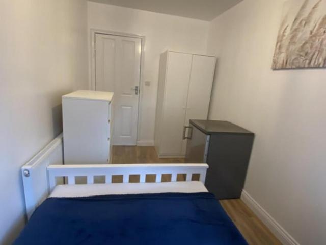 5 Bedroom Shared Living/roommate London London LS90560721