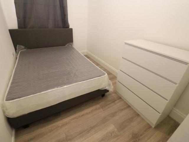 5 Bedroom Shared Living/roommate London London LS90561849