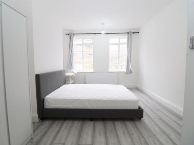 5 Bedroom Shared Living/roommate London London LS90561858
