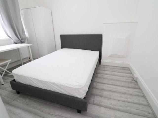 5 Bedroom Shared Living/roommate London London LS90561860