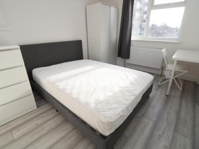 5 Bedroom Shared Living/roommate London London LS90561807