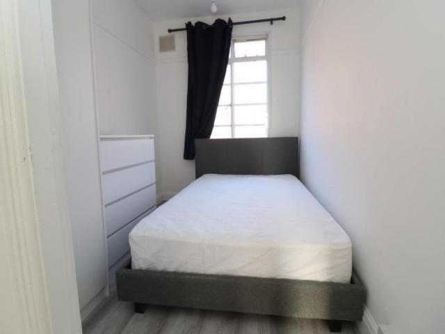 5 Bedroom Shared Living/roommate London London LS90561805