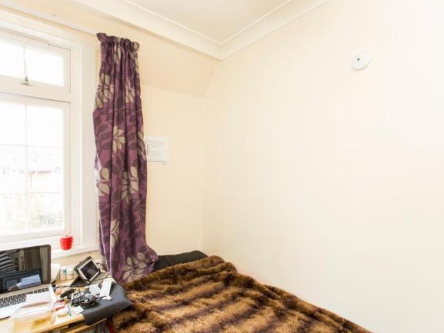 5 Bedroom Shared Living/roommate London London LS90562097