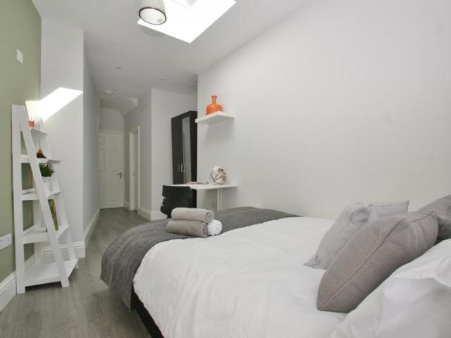 5 Bedroom Shared Living/roommate London London LS90562565
