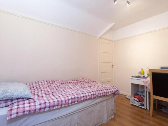 5 Bedroom Shared Living/roommate London London LS90562736