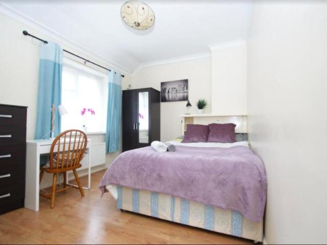5 Bedroom Shared Living/roommate London London LS90562858