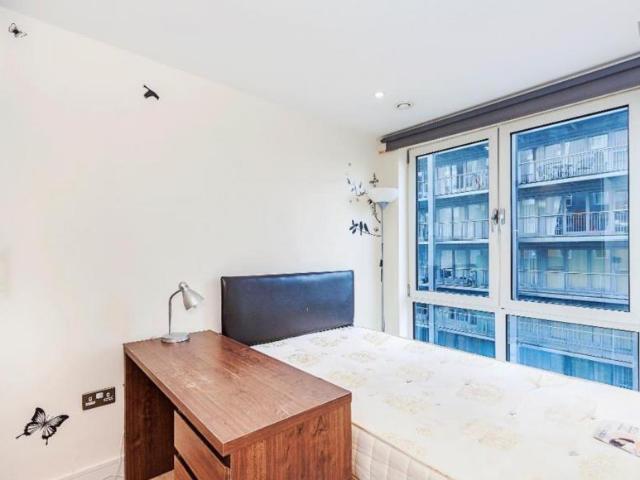 5 Bedroom Shared Living/roommate London London LS90563552
