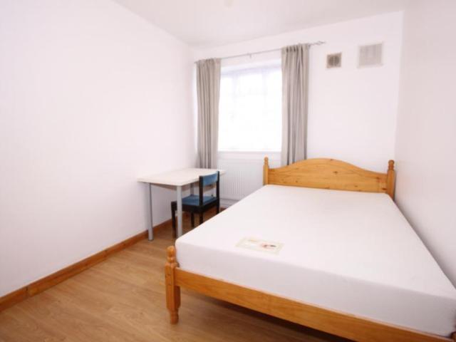 5 Bedroom Shared Living/roommate London London LS90563660