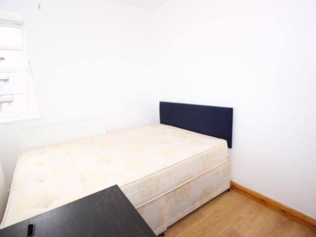5 Bedroom Shared Living/roommate London London LS90563697