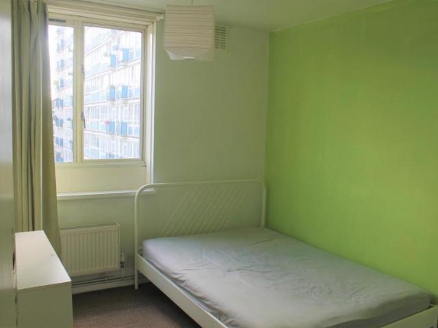 5 Bedroom Shared Living/roommate London London LS90563737
