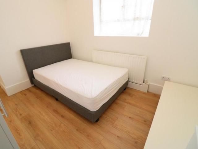 5 Bedroom Shared Living/roommate London London LS90563935