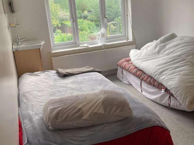 5 Bedroom Shared Living/roommate London London LS91660172