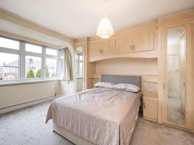 5 Bedroom Shared Living/roommate London London LS95193848