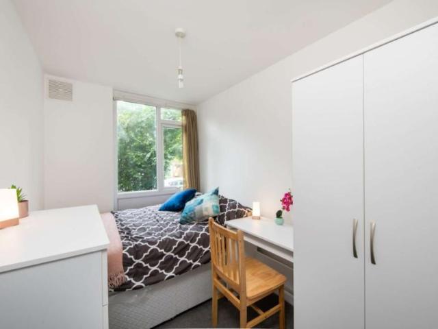 5 Bedroom Shared Living/roommate London London LS95119655