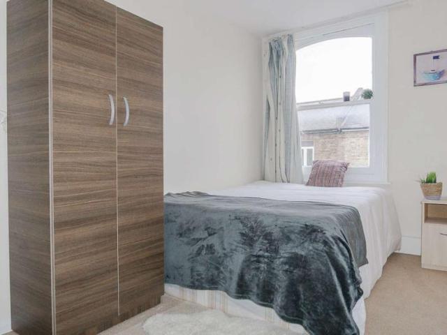 5 Bedroom Shared Living/roommate London London LS96307619