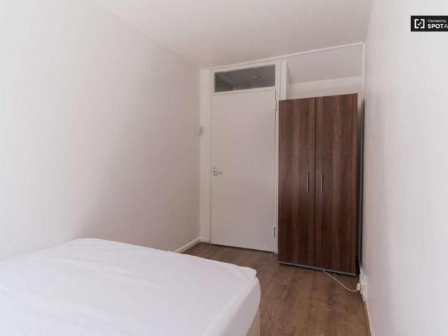 5 Bedroom Shared Living/roommate London London LS99724662