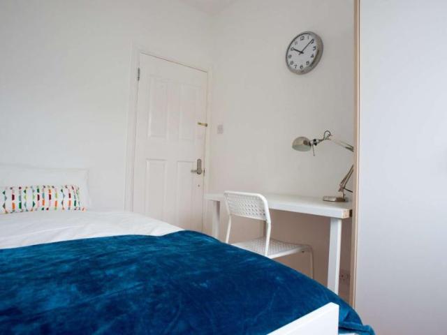 5 Bedroom Shared Living/roommate London London LS101771668