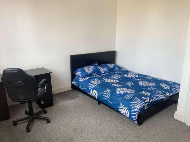 5 Bedroom Shared Living/roommate London London LS101819558