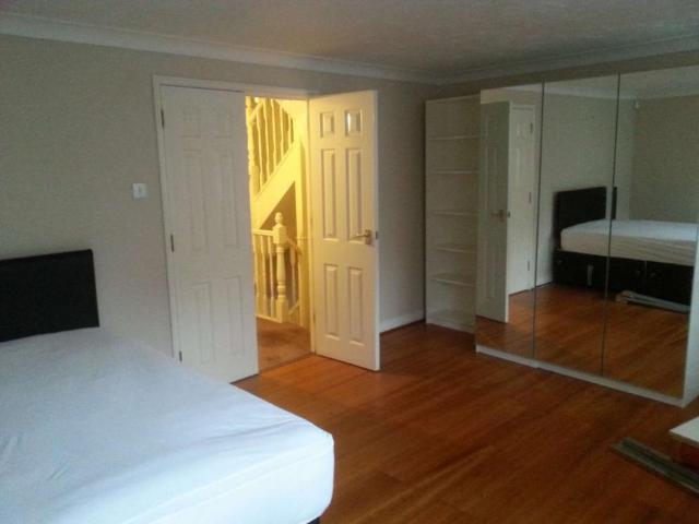 5 Bedroom Shared Living/roommate London London LS101821198
