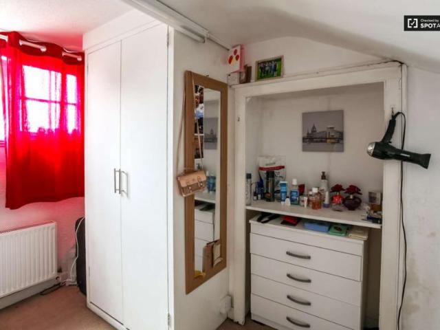 5 Bedroom Shared Living/roommate London London LS101824324