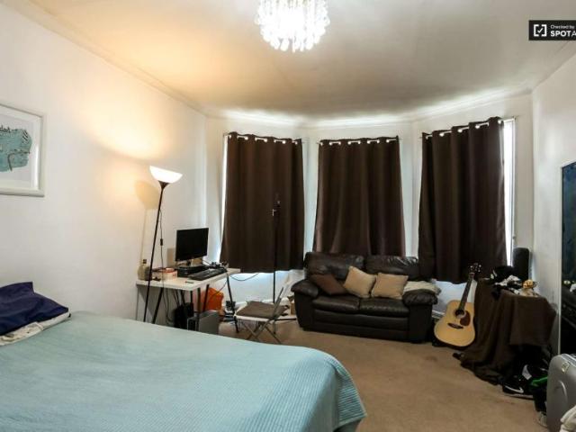 5 Bedroom Shared Living/roommate London London LS101824395