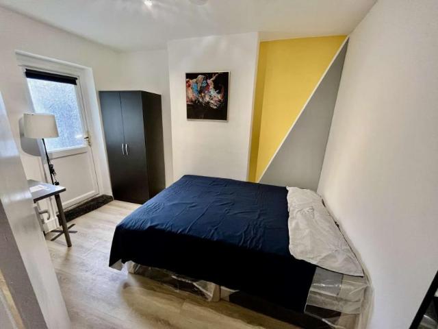 5 Bedroom Shared Living/roommate London London LS101835292