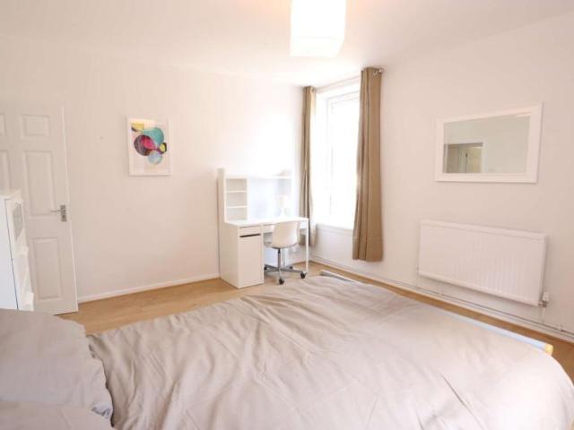 5 Bedroom Shared Living/roommate London London LS101849280