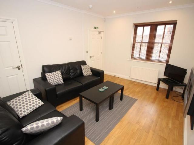 5 bedroom Student Terraced House to rent in Swinburn Place, Newcastle upon Tyne, Tyne and Wear, Ne4