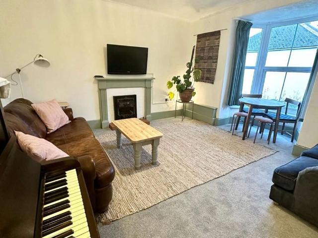 5 Bedroom Student House – Falmouth – ALL BILLS INCLUDED Room 2