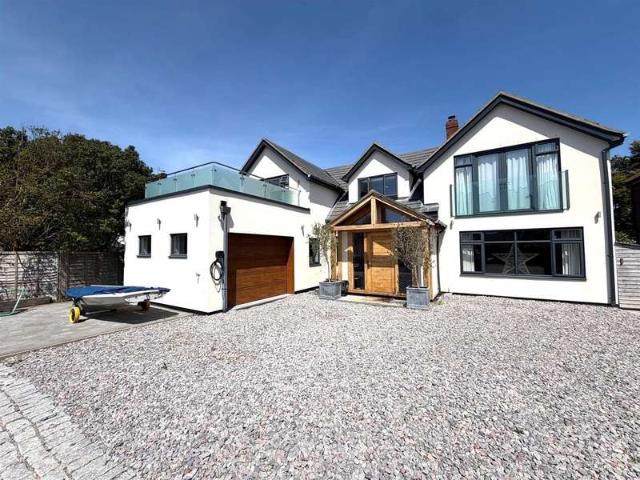 5 Bedroom Studio Flat